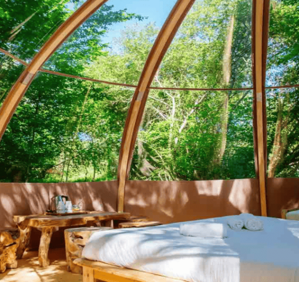 Nuit insolite en amoureux avec jacuzzi privatif au Domaine Ecôtelia